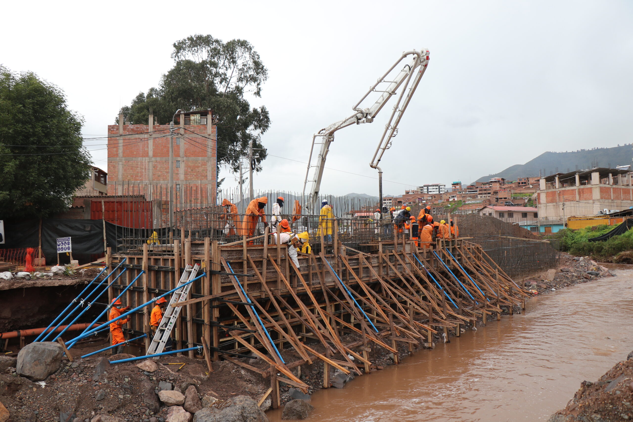 VÍA EXPRESA: VACIADO DE ZAPATAS DE CONCRETO EN EL PUENTE COSTANERA 2 ... VÍA EXPRESA: VACIADO DE ZAPATAS DE CONCRETO EN EL PUENTE COSTANERA 2 ...